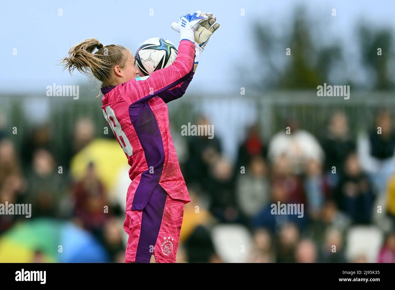Goalkeeper regina van eijk hi-res stock photography and images - Alamy