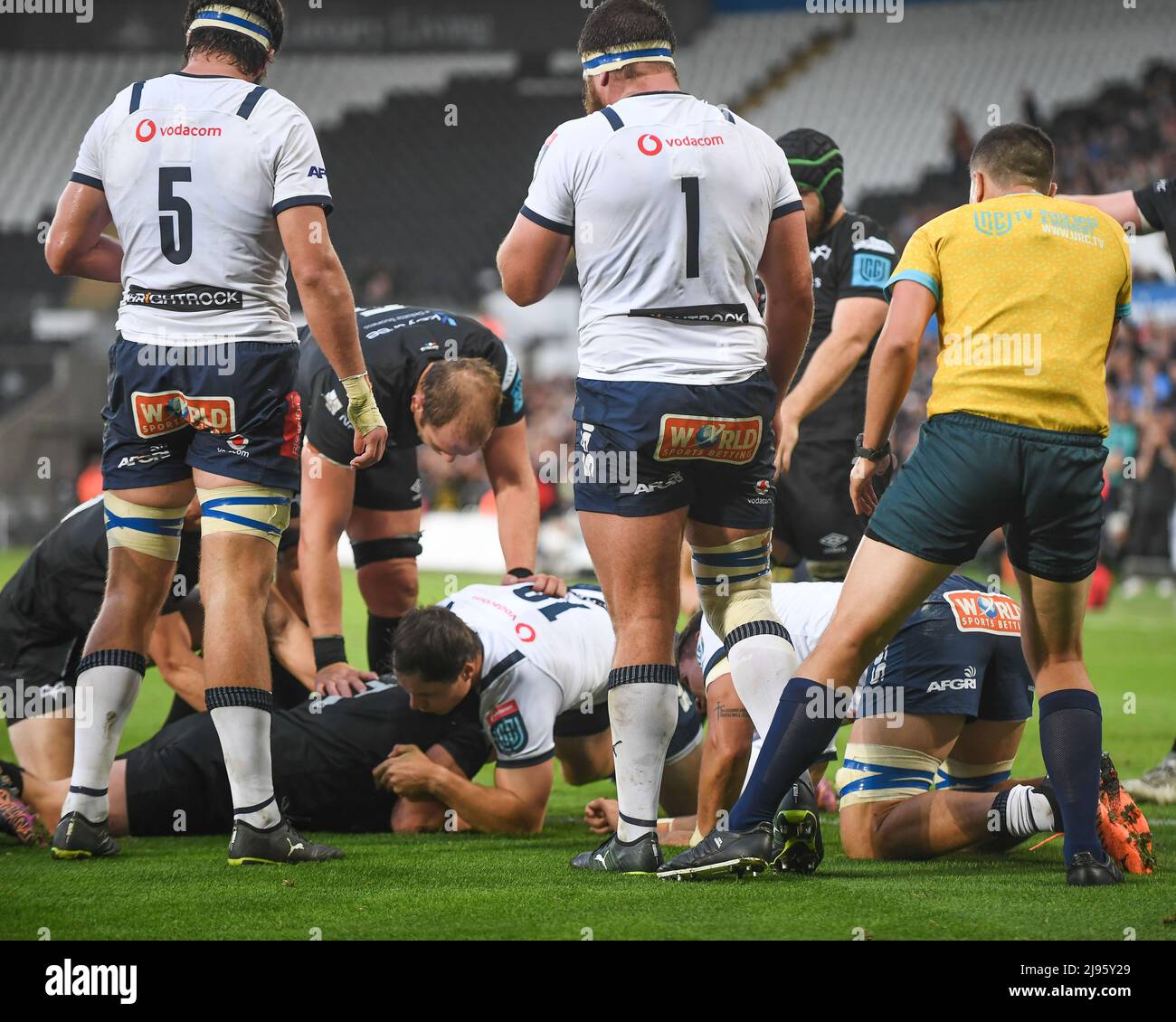 Jac Morgan of Ospreys Rugby, scores Ospreys first try Stock Photo - Alamy