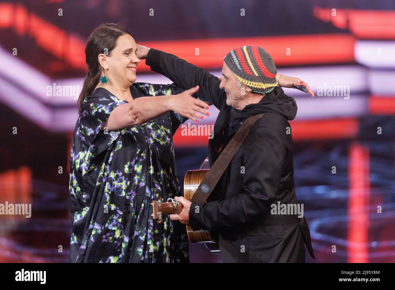 Munich, Germany. 20th May, 2022. Dieter Bachmann (r), teacher, presents ...