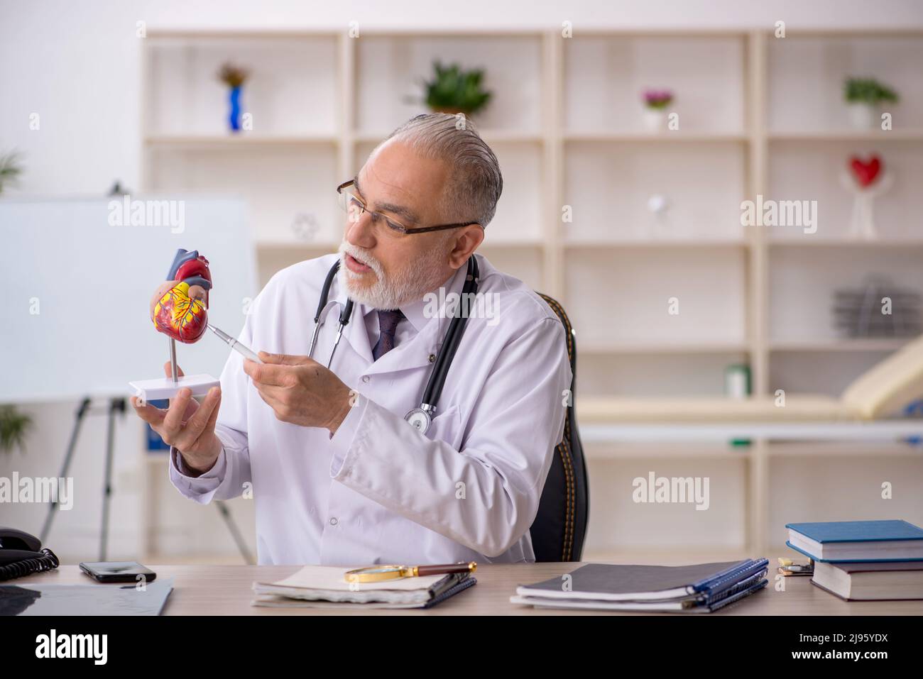 Doctor showing cardiogram old hi-res stock photography and images - Alamy
