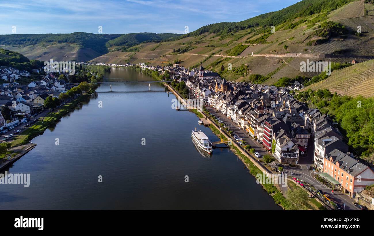 Scenic view moselle river valley hi-res stock photography and images ...