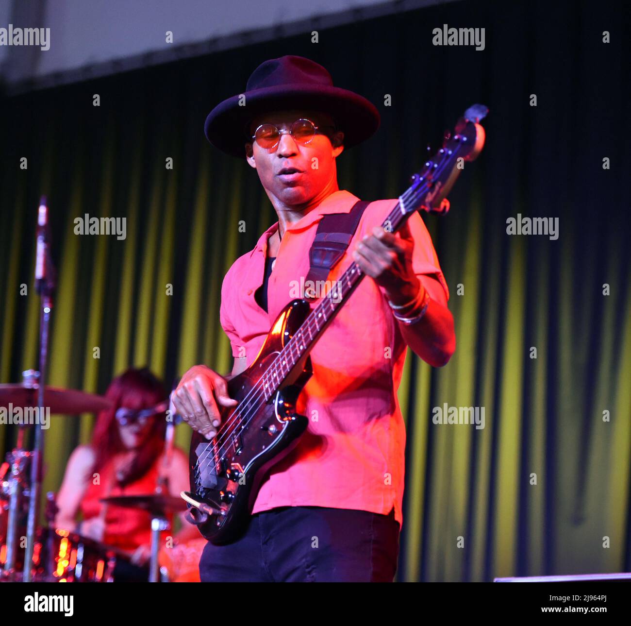 May 19, 2022, Norfolk, Virginia, USA: RON JOHNSON helps Samantha Fish ...