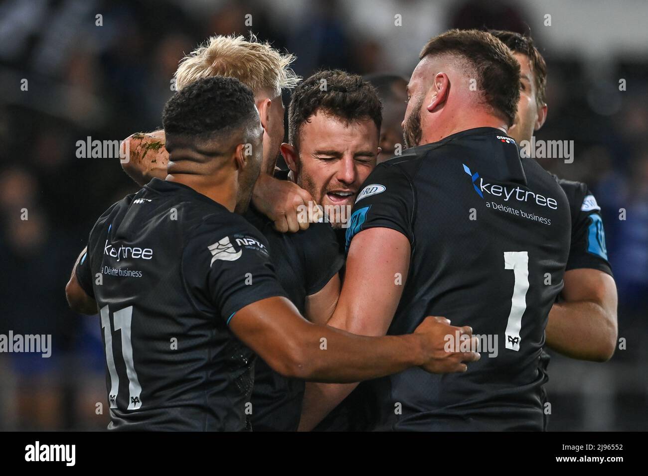 Luke Morgan of Ospreys celebrates his try Stock Photo - Alamy