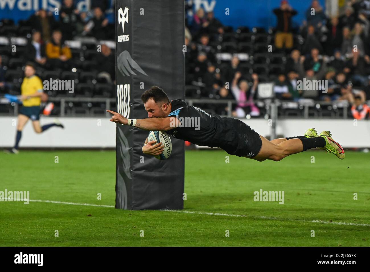 Luke Morgan of Ospreys goes over for a try Stock Photo - Alamy