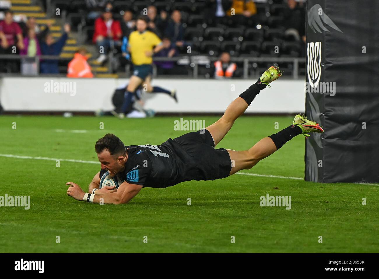 Luke Morgan of Ospreys goes over for a try Stock Photo - Alamy