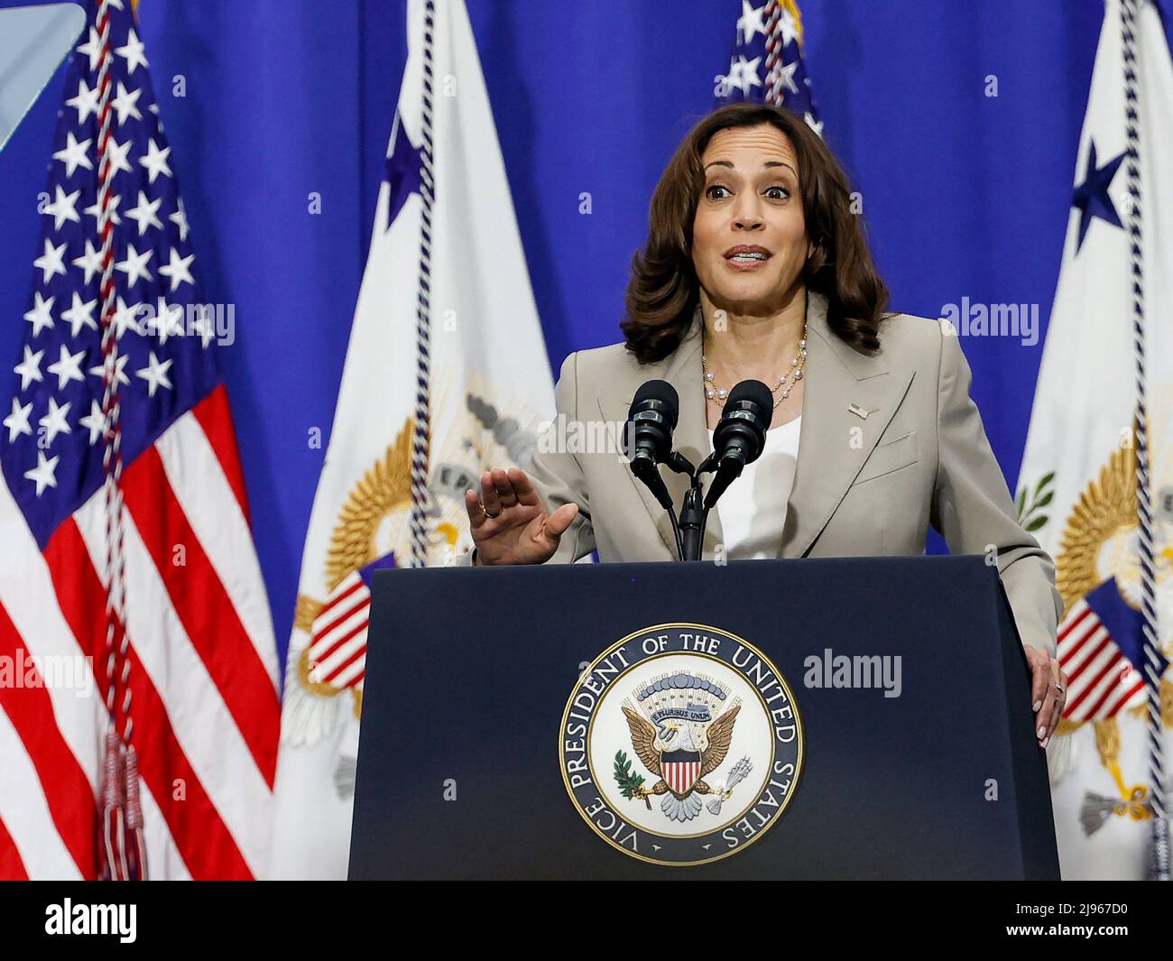 Pool of buses hi-res stock photography and images - Alamy