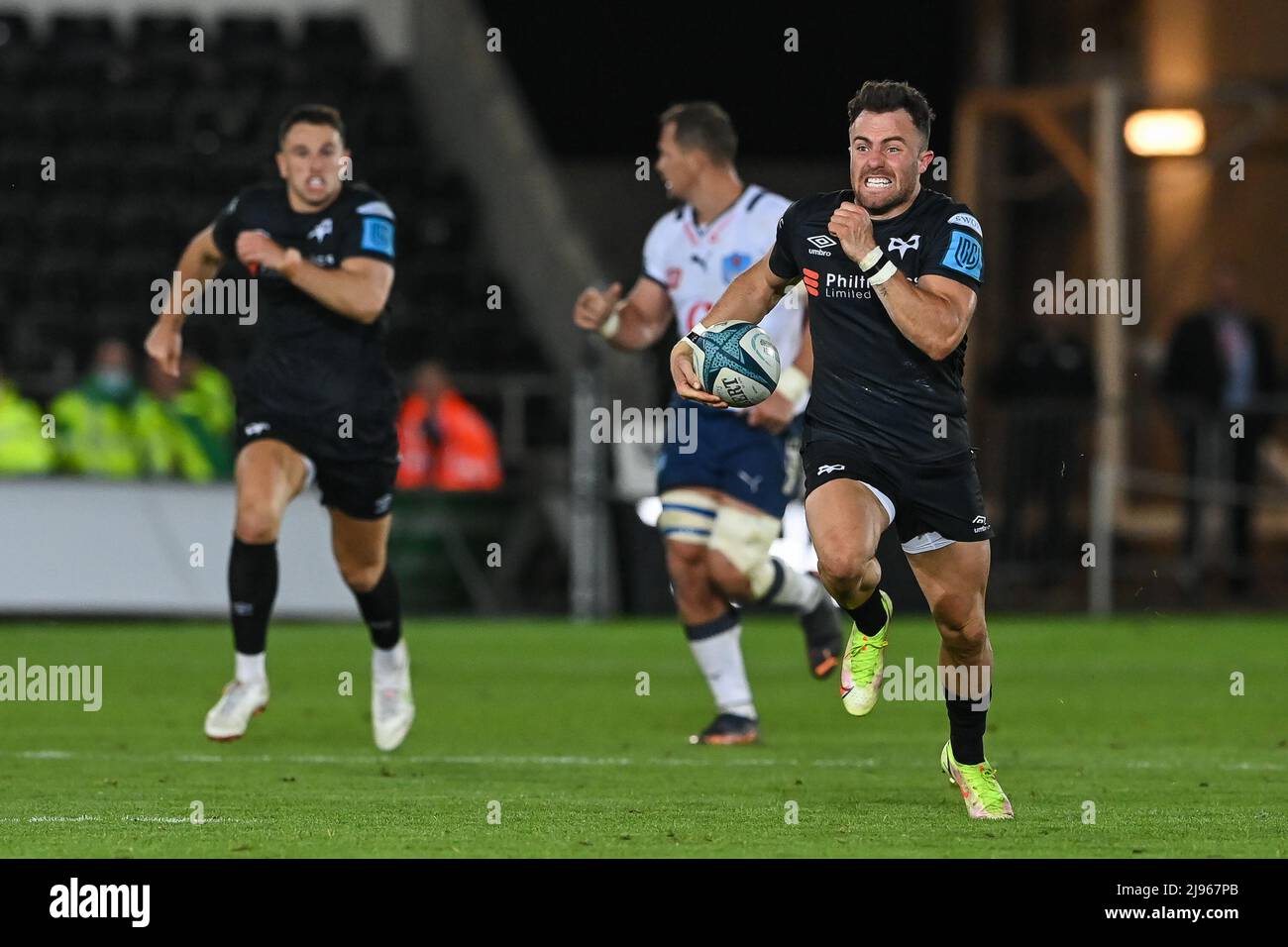 Luke Morgan of Ospreys makes a break Stock Photo - Alamy