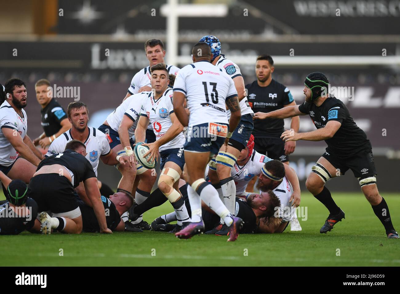 Zak Burger of Vodacom Bulls,offloads to Cornal Hendricks of Vodacom ...