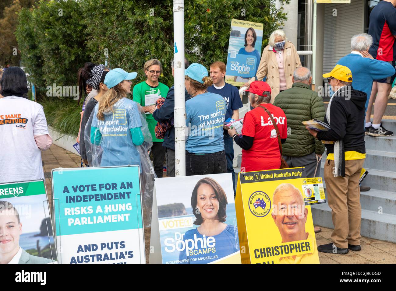 Avalon beach polling station hi-res stock photography and images - Alamy