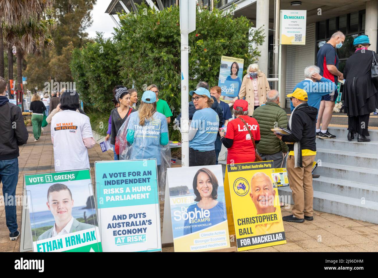 Avalon beach polling station hi-res stock photography and images - Alamy