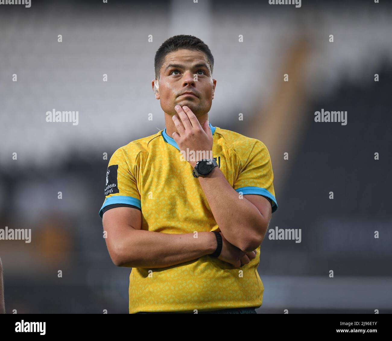 Referee Chris Busby during the game Stock Photo - Alamy
