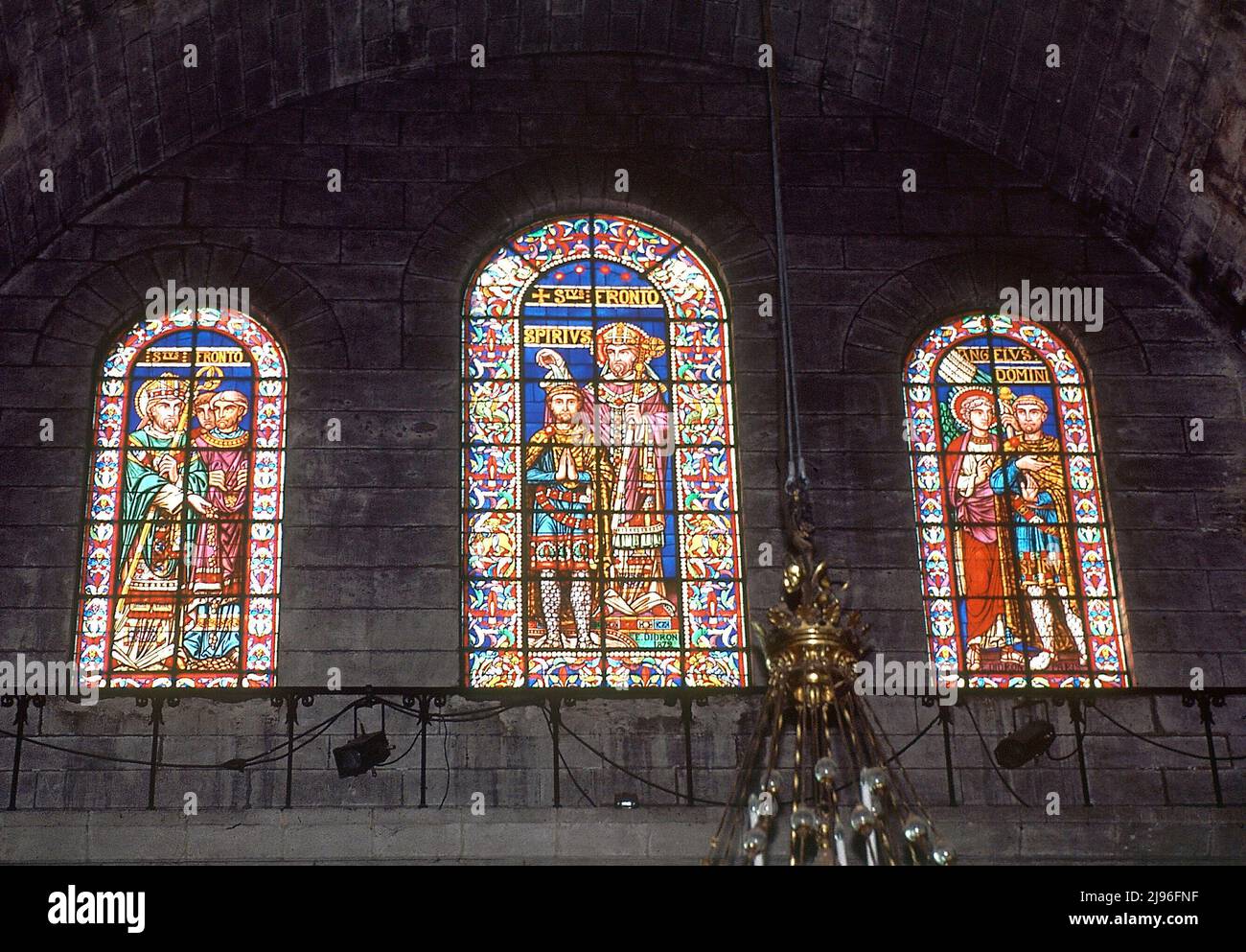 INTERIOR - VIDRIERAS CON ESCENAS DE LA VIDA DE SAINT FRONT - 1872 ...
