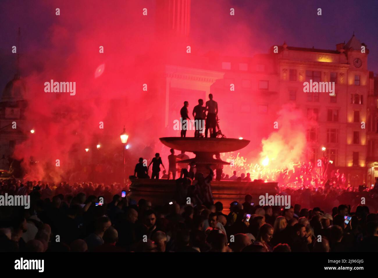 Sunderland fans trafalgar square hi-res stock photography and images ...