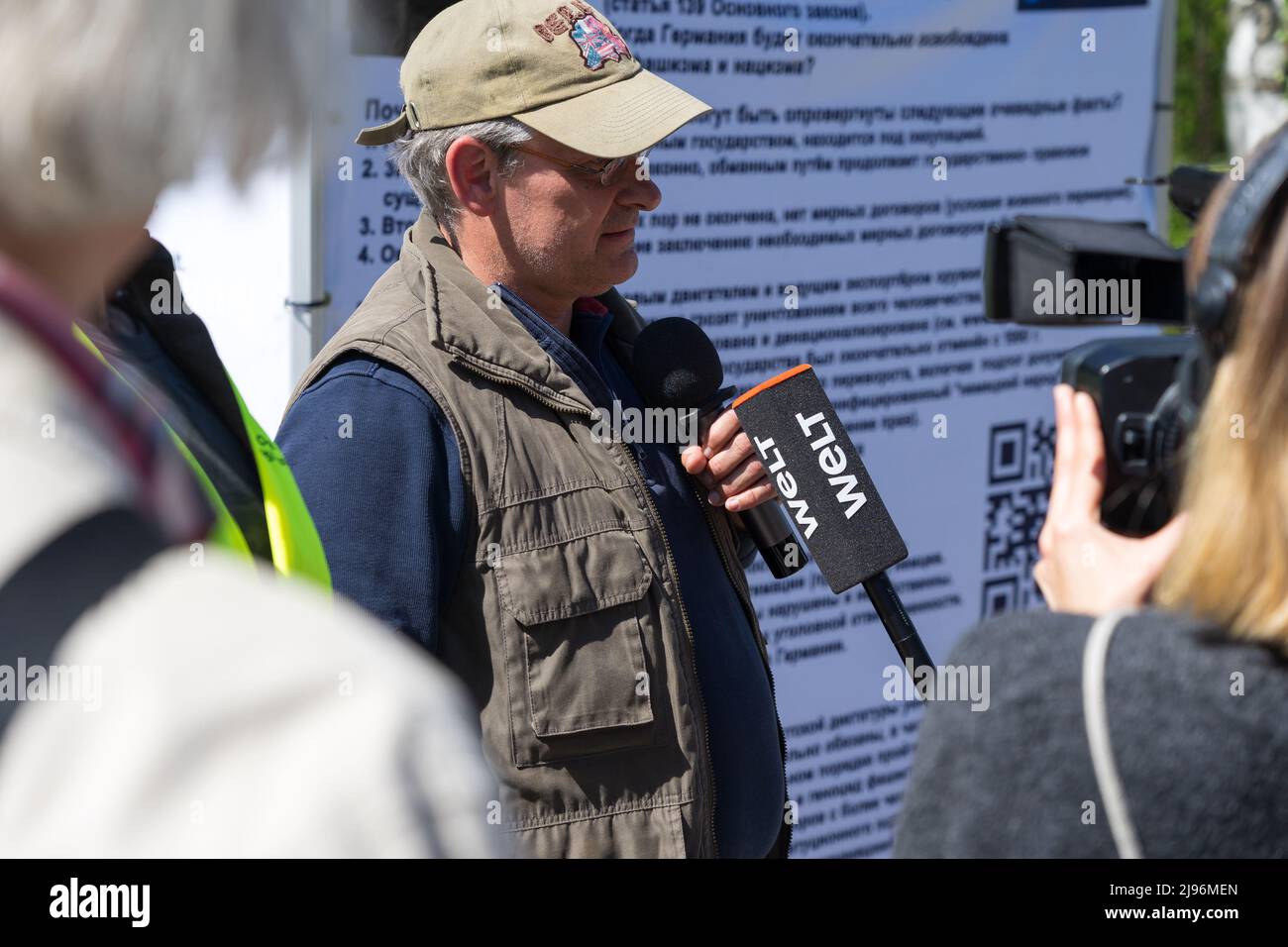 BERLIN - MAY 09, 2022: Victory Day in Treptower Park. Reichsburger ...