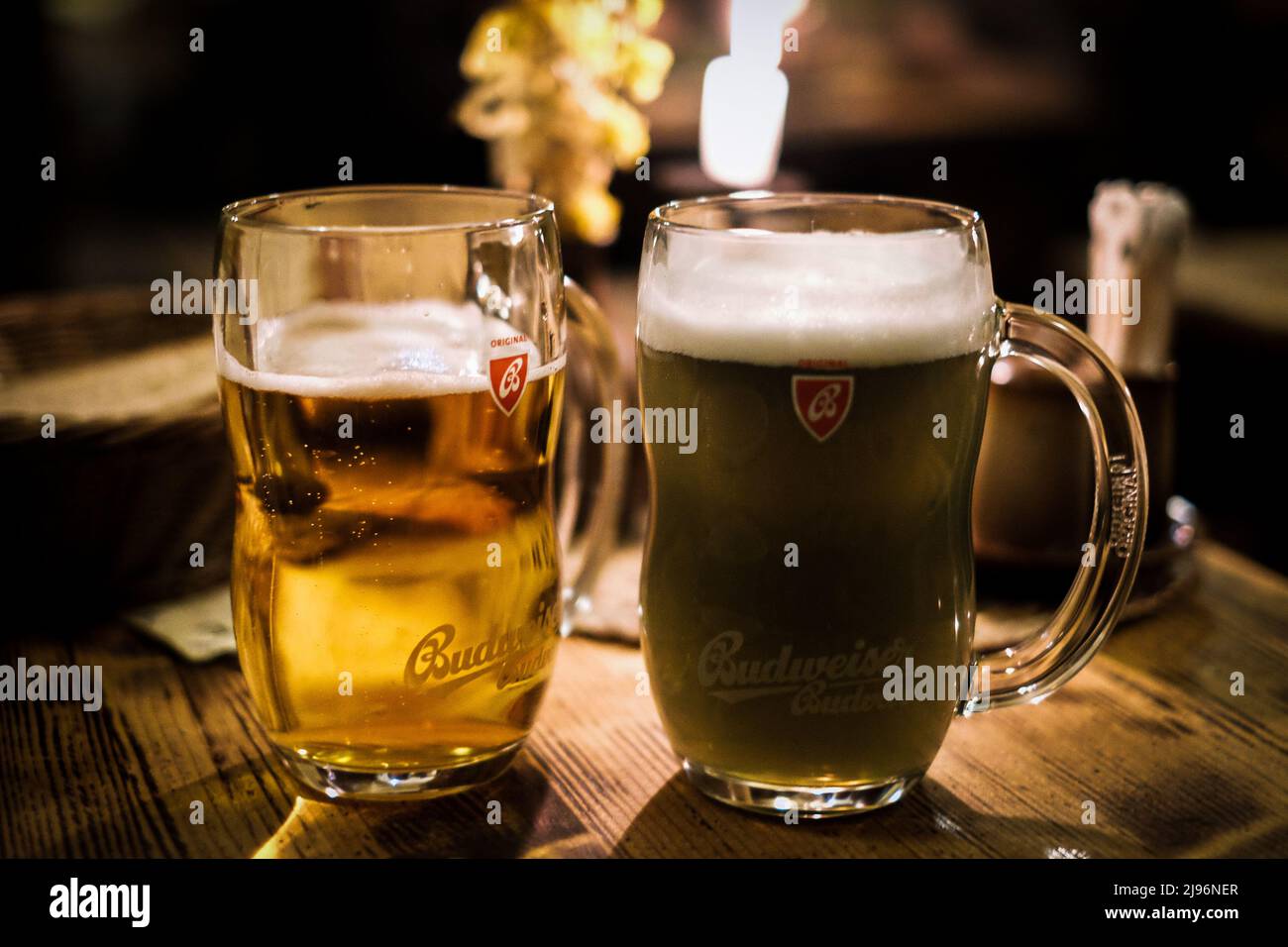 Beer pints hi-res stock photography and images - Alamy