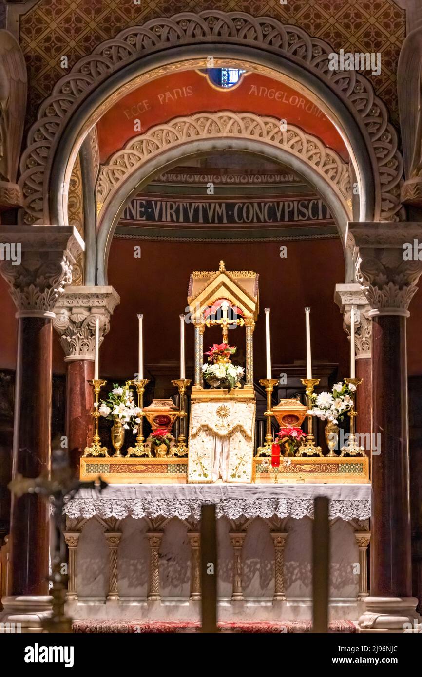 Altar Cross Saint Paul Church Eglise Saint Paul Nimes Gard France ...