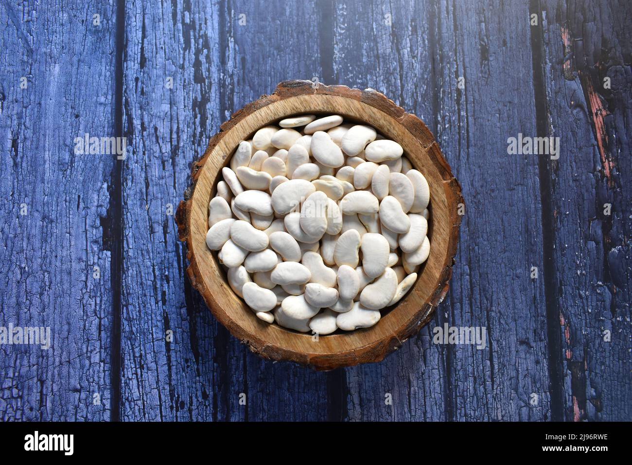 White color raw whole dried Butter bean Stock Photo - Alamy