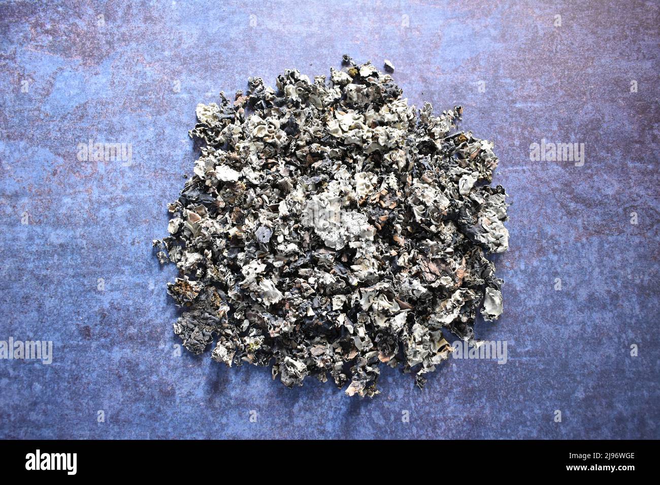 Raw whole dried stone flower spice Stock Photo - Alamy