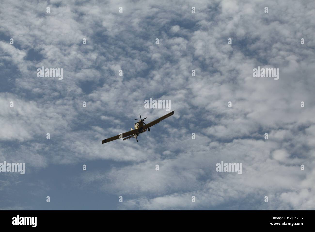 Air Tractor AT-802 Fire fighting aircraft extinguishing a fire Stock ...