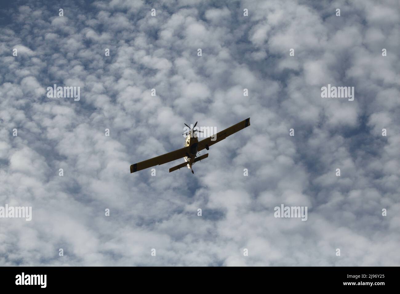 Air Tractor AT-802 Fire fighting aircraft extinguishing a fire Stock ...