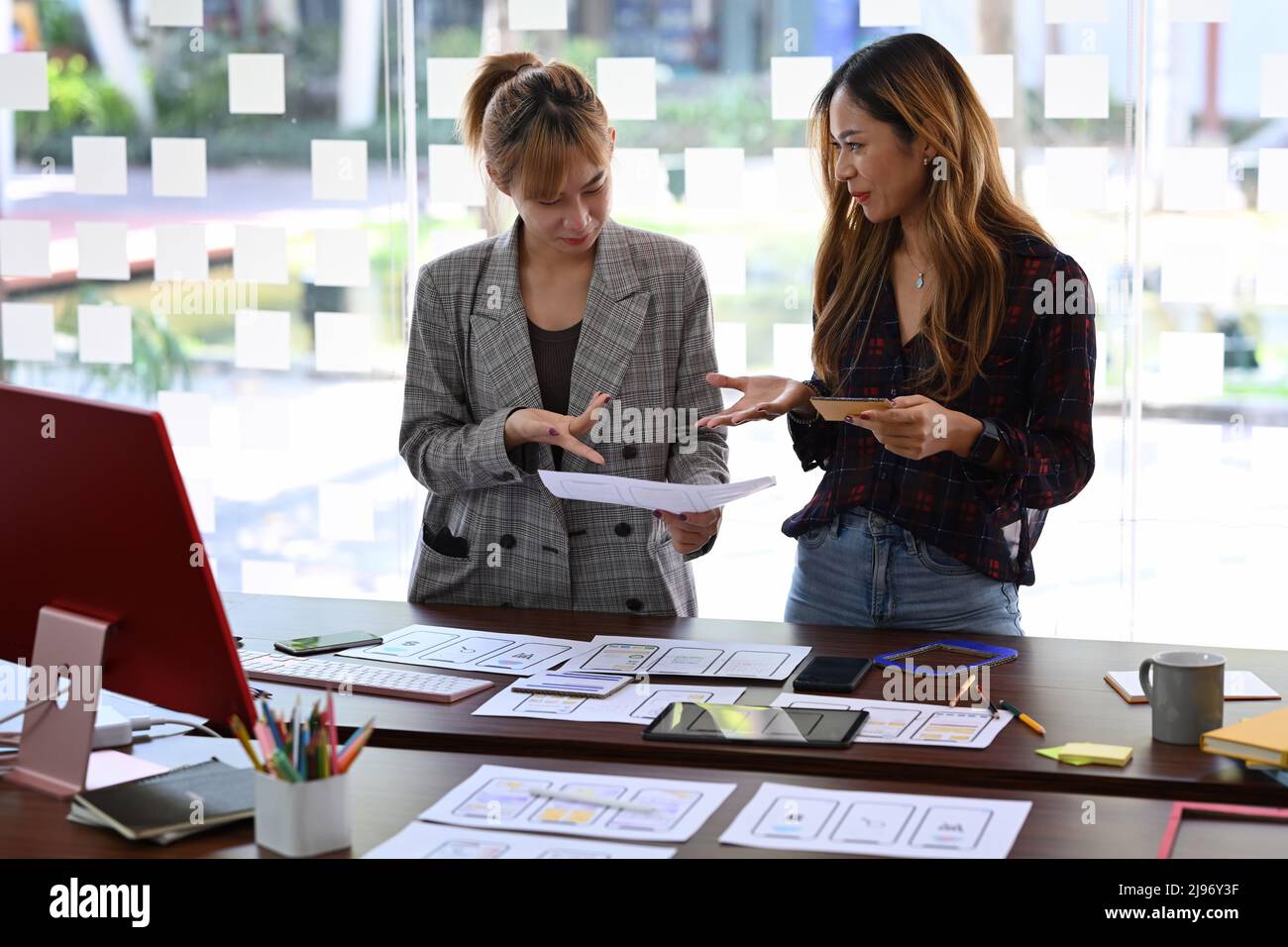 Creative team planning application and developing template layout, framework for mobile phone at ...