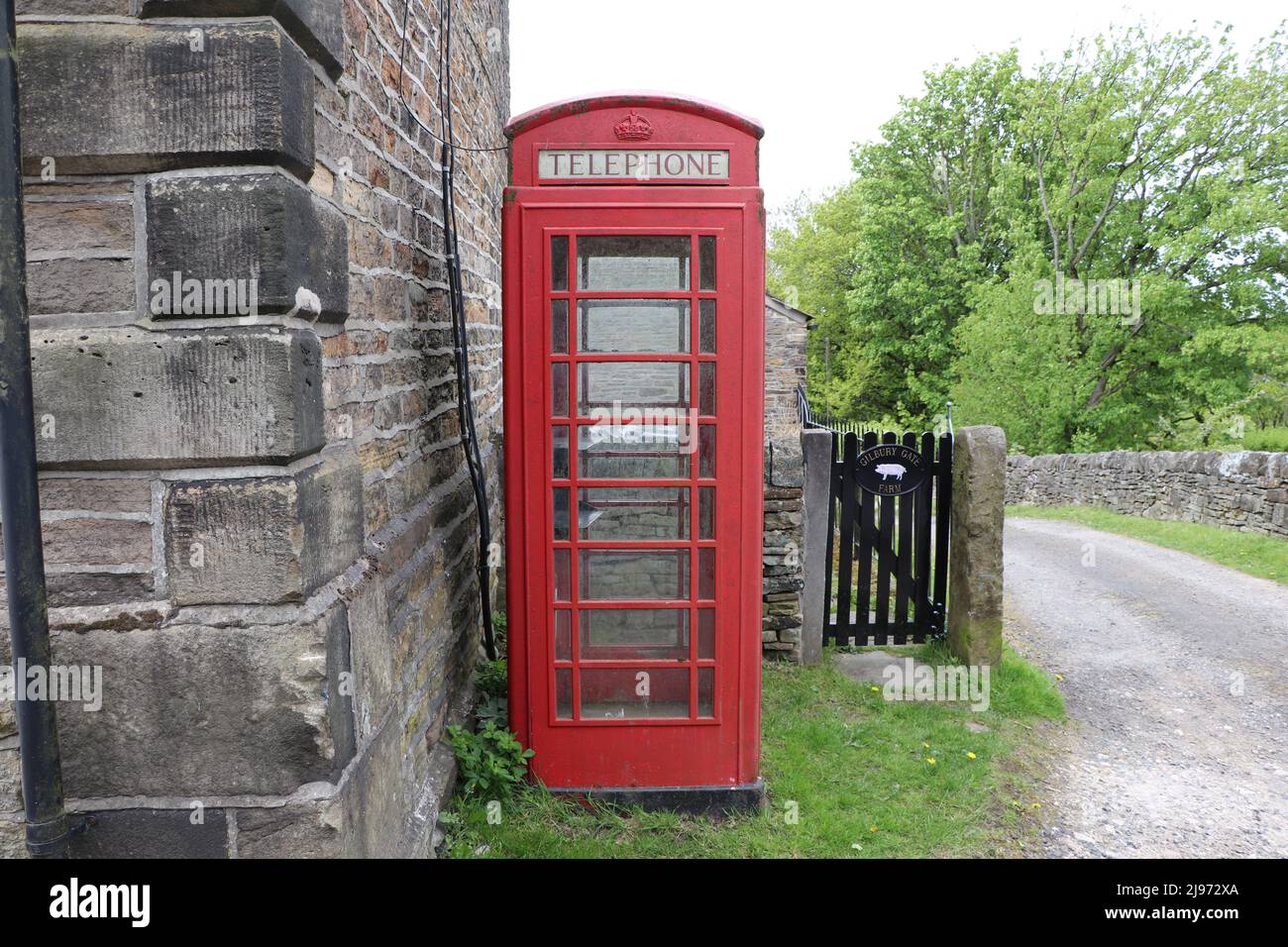 English Red Telephone booth Stock Photo - Alamy