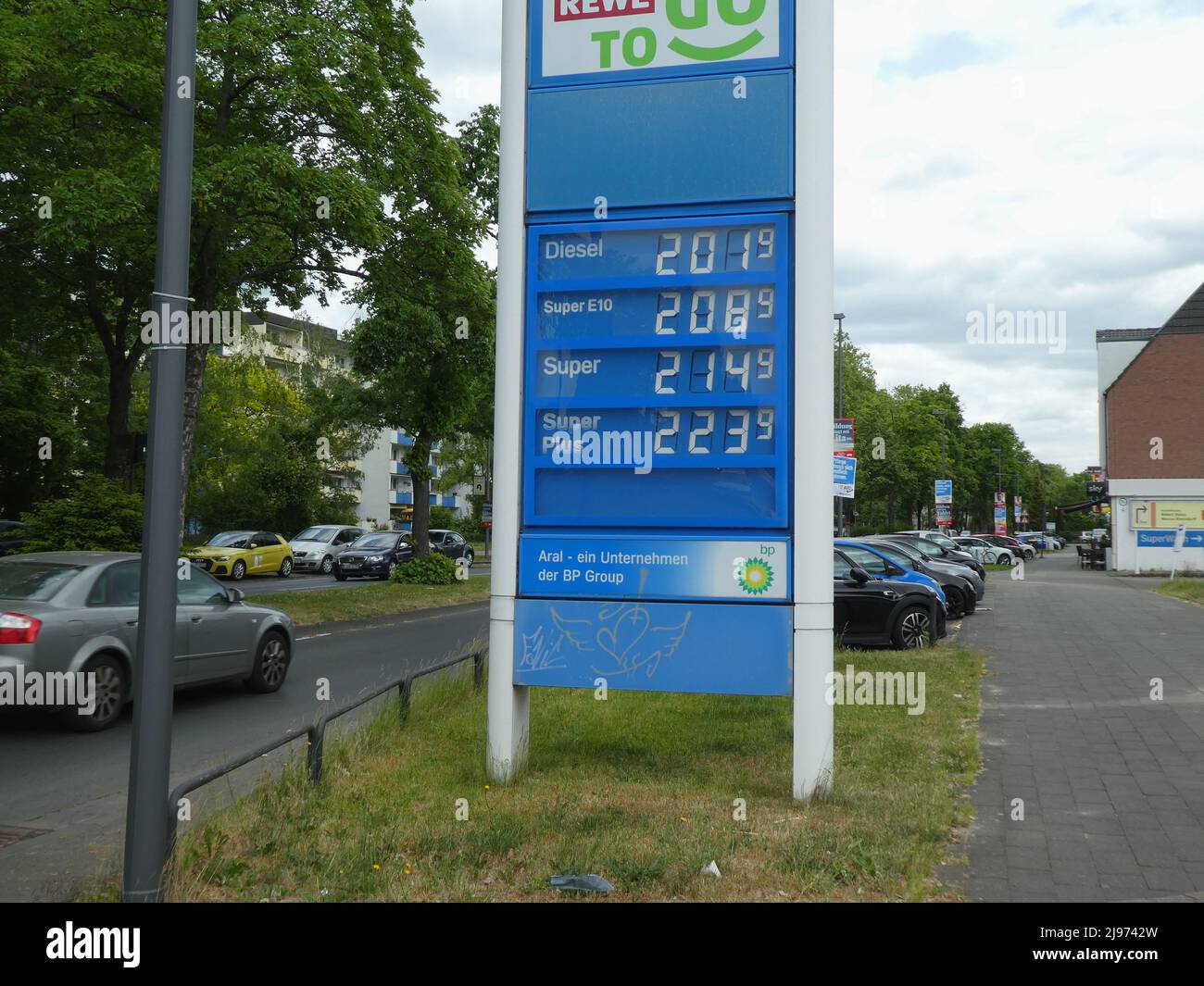 Cologne, Germany. 13th May, 2022. A board with the current gasoline and ...