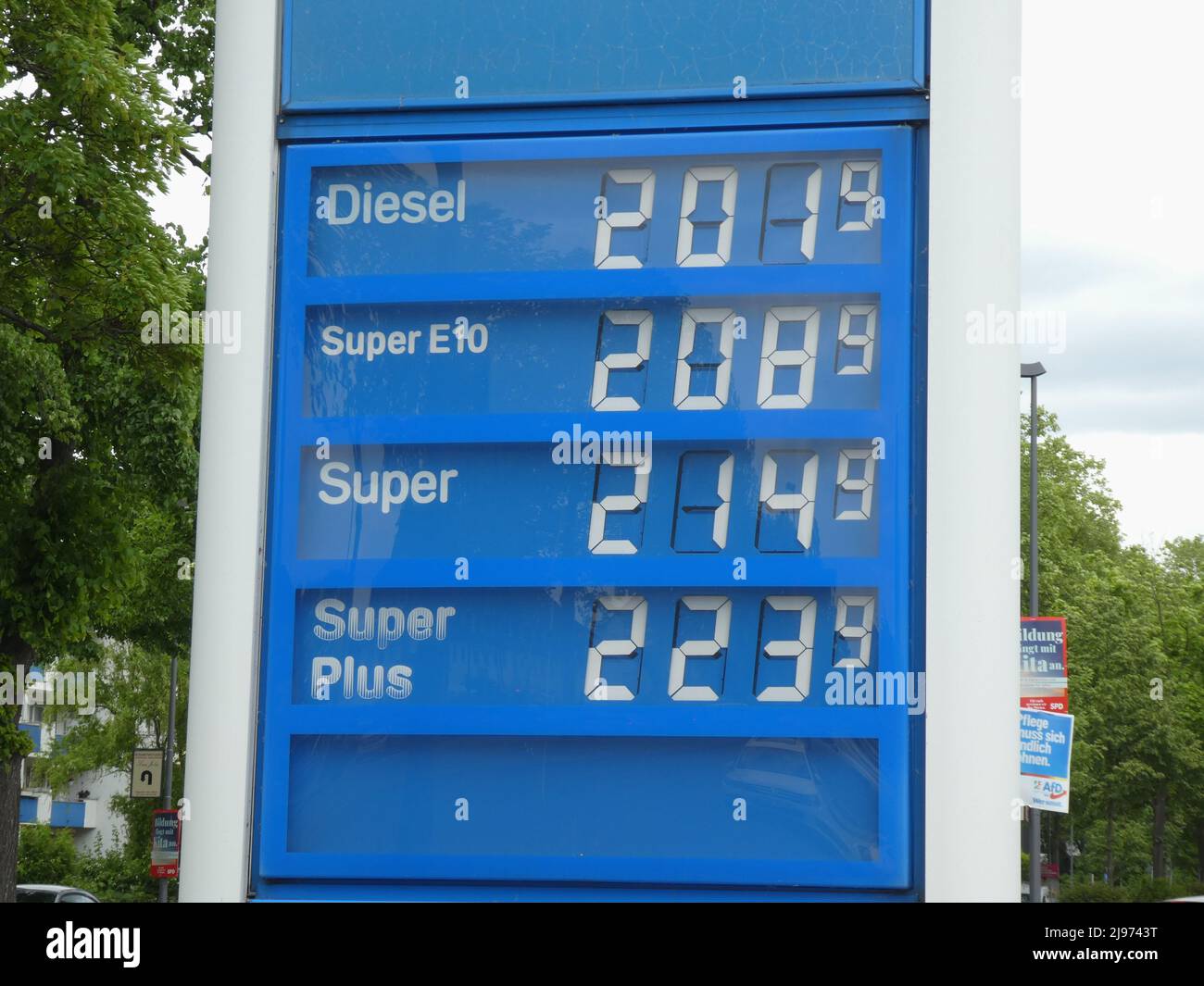 Cologne, Germany. 13th May, 2022. A board with the current gasoline and ...