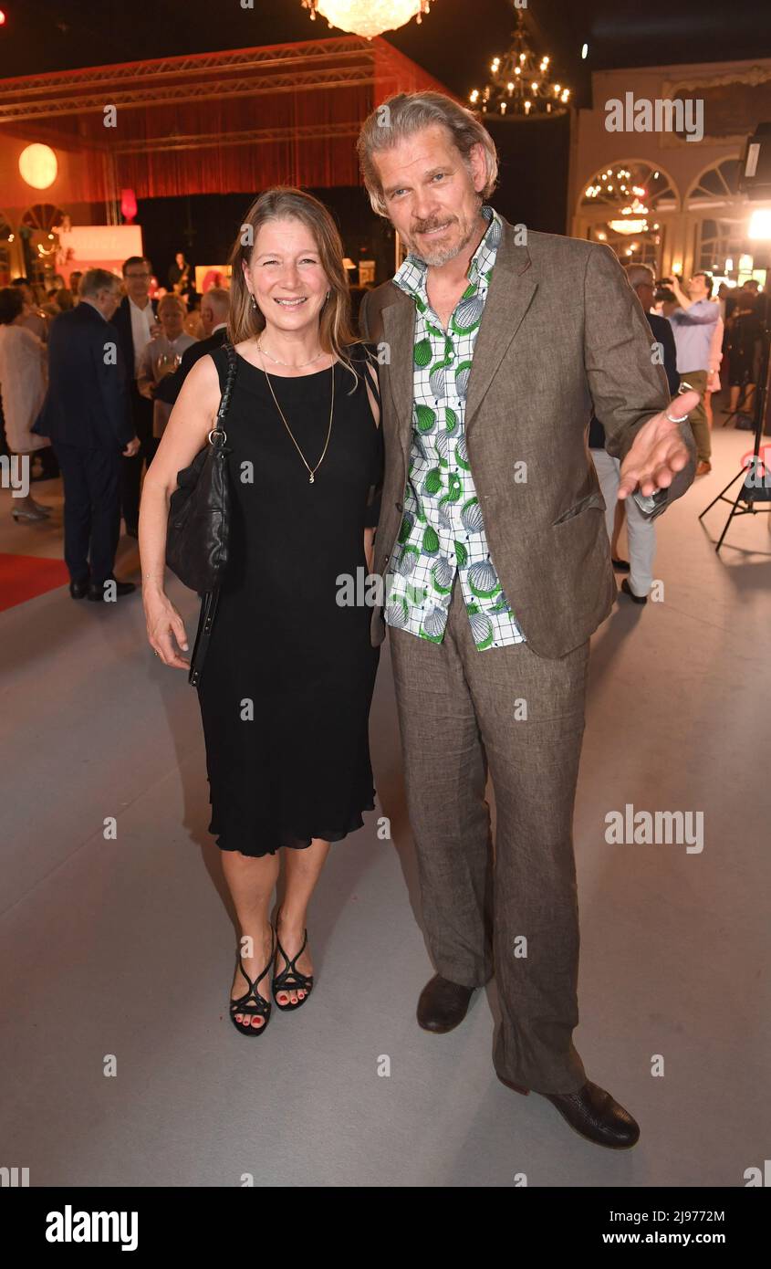 Munich, Germany. 20th May, 2022. Actor Götz Otto and his wife Sabine ...