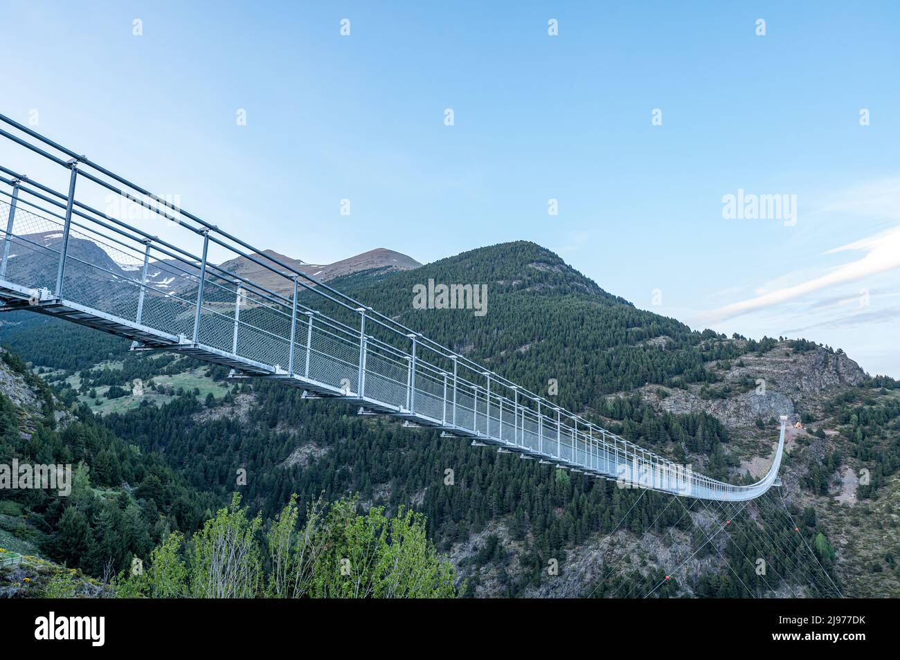 The longest Tibetan bridge in Europe, 600 meters long and 200 meters ...