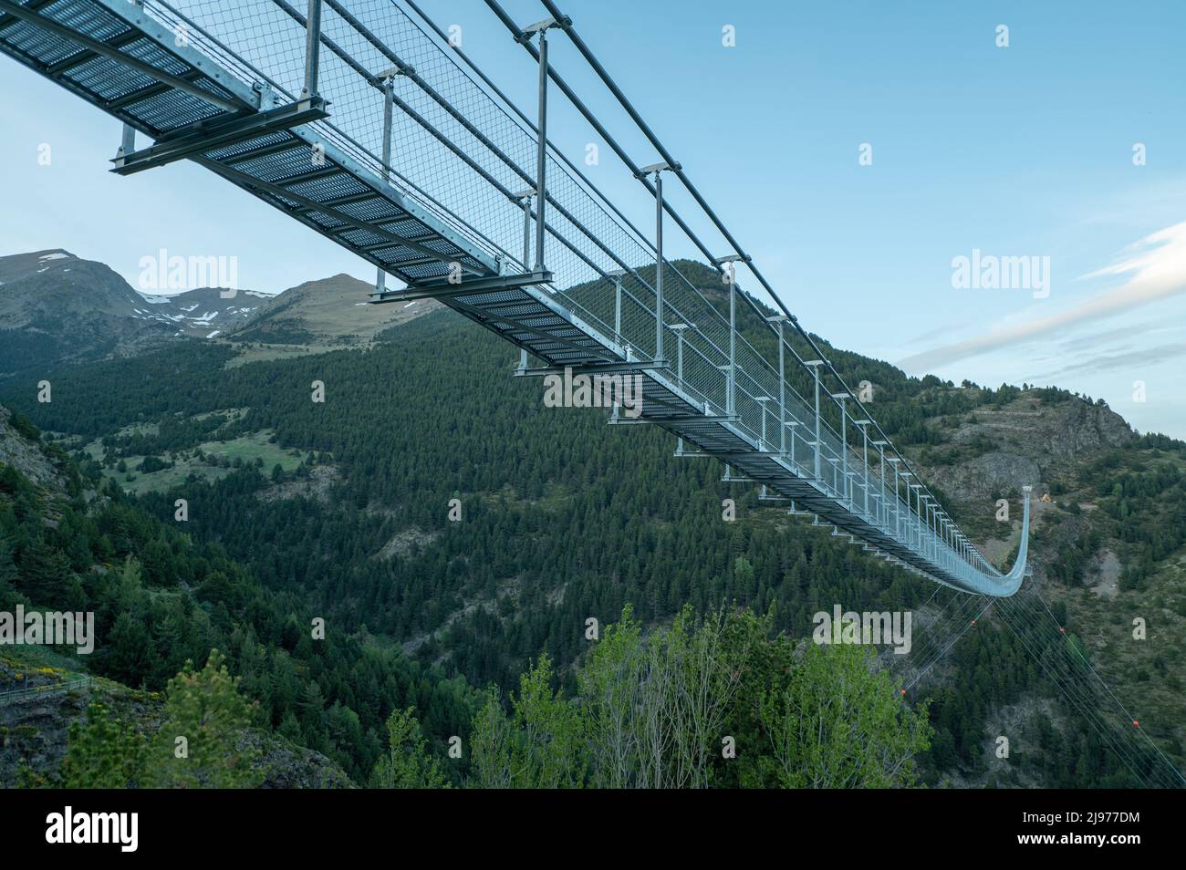 The longest Tibetan bridge in Europe, 600 meters long and 200 meters ...