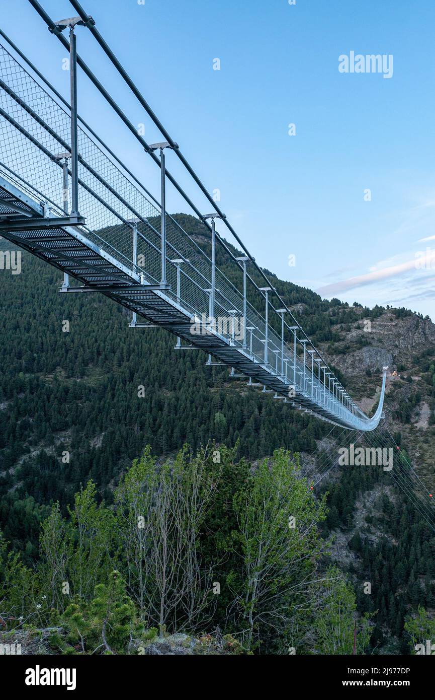 The longest Tibetan bridge in Europe, 600 meters long and 200 meters ...