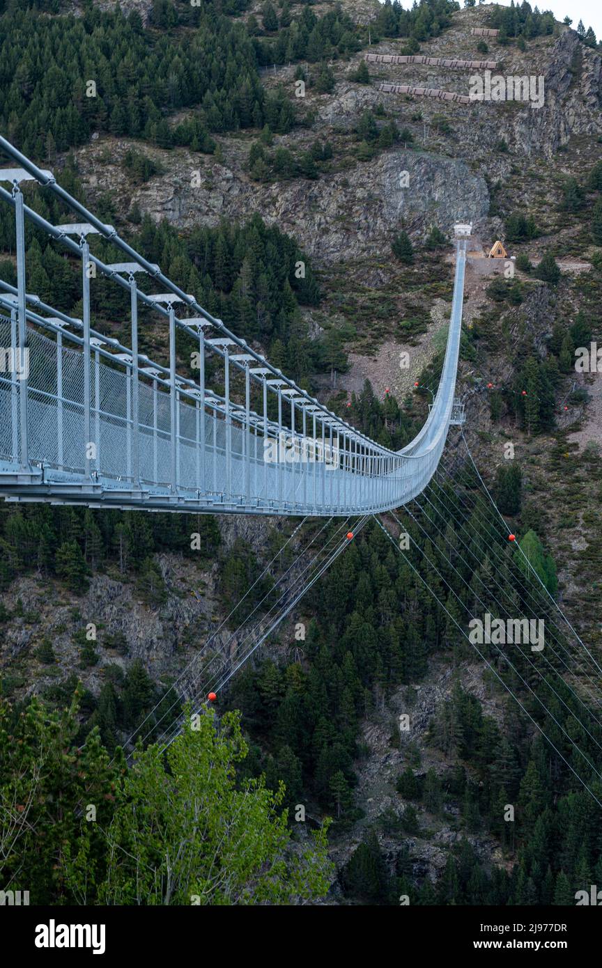 The longest Tibetan bridge in Europe, 600 meters long and 200 meters ...