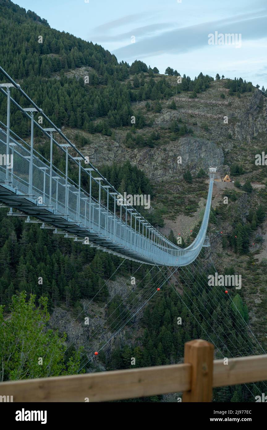 The longest Tibetan bridge in Europe, 600 meters long and 200 meters ...