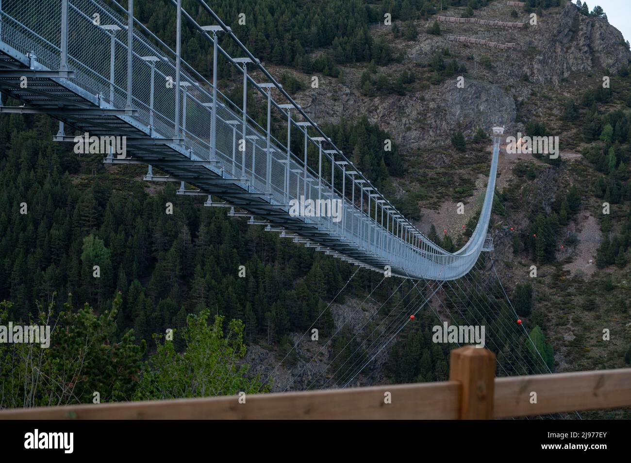 The longest Tibetan bridge in Europe, 600 meters long and 200 meters ...