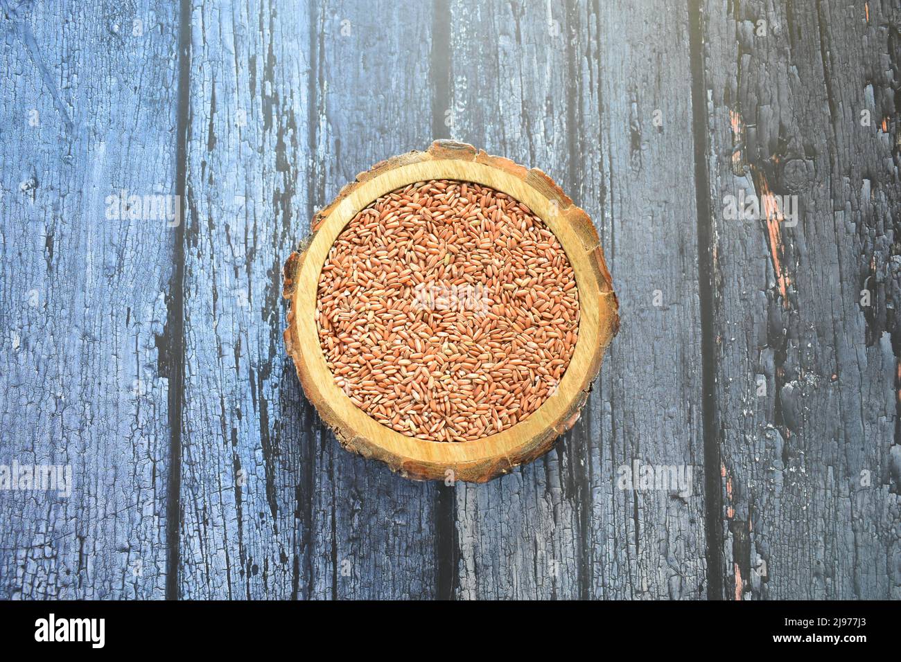 Raw whole dried red color rice Stock Photo - Alamy
