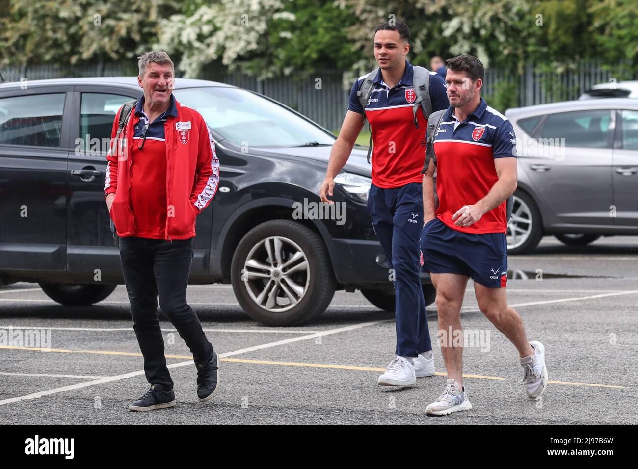 Tony Smith Head Coach, Luis Johnson #15 and Lachlan Coote #1 of Hull KR ...