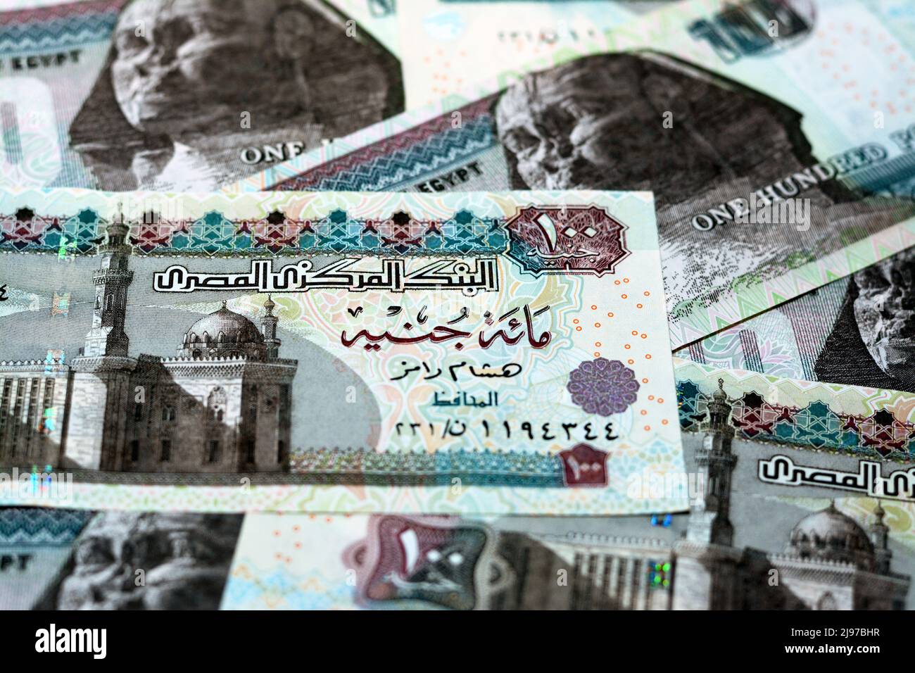 Pile of 100 LE one hundred Egyptian pounds money banknotes series 2014 ...