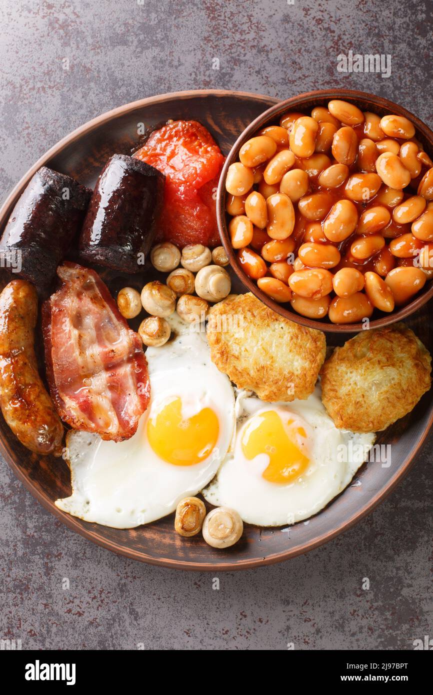 Full English breakfast with bacon, sausage, fried egg, baked beans ...