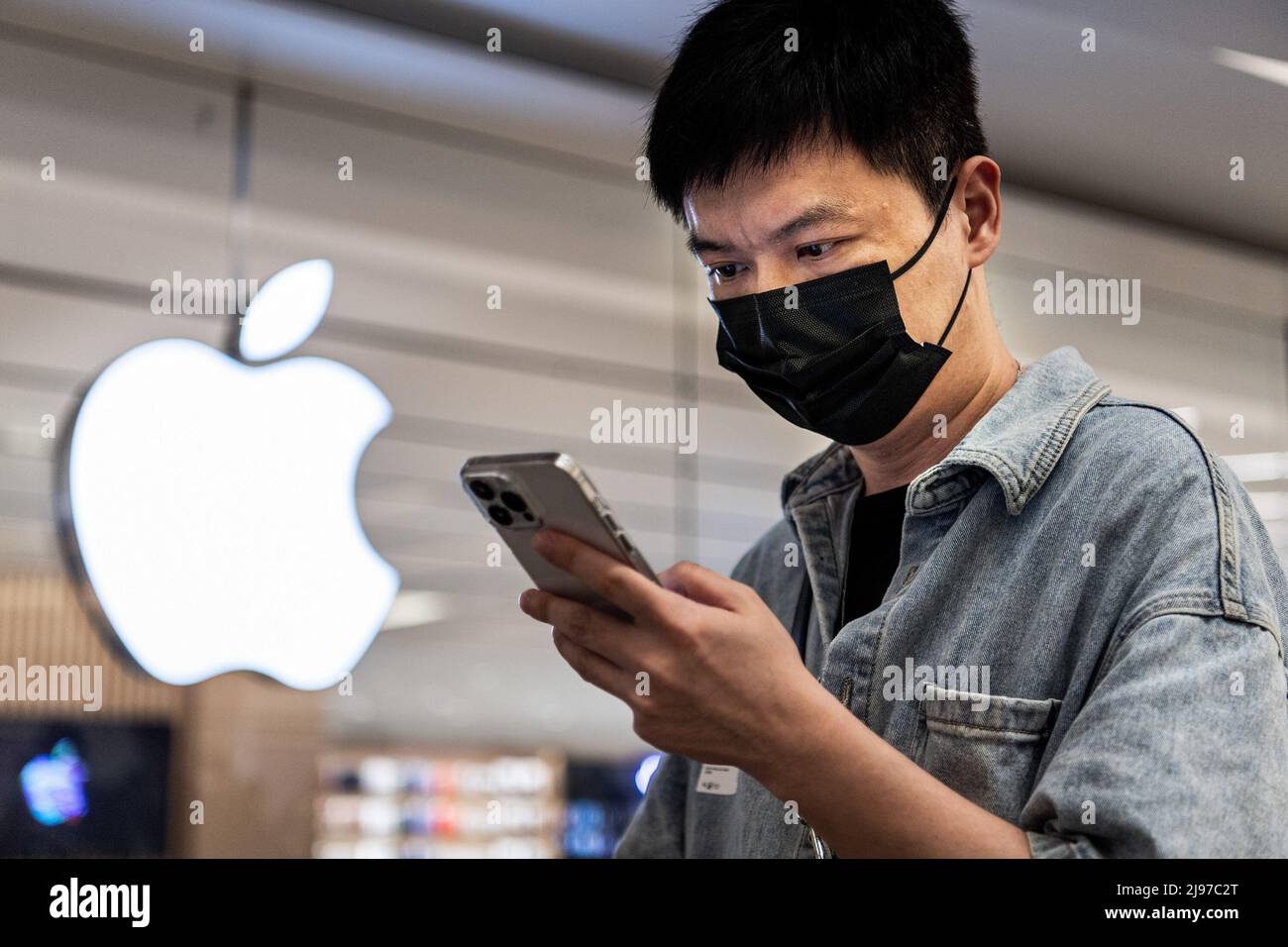 Wuhan, China. 21st May, 2022. A Chinese customer looks at a phone at ...
