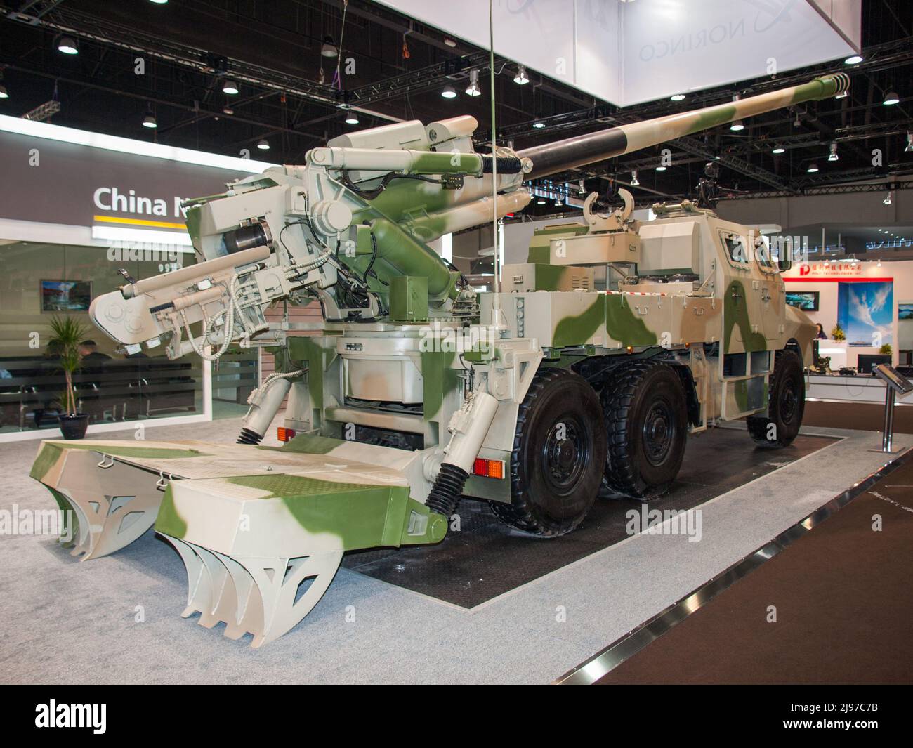 Armoured self propelled artillery piece hi-res stock photography and ...