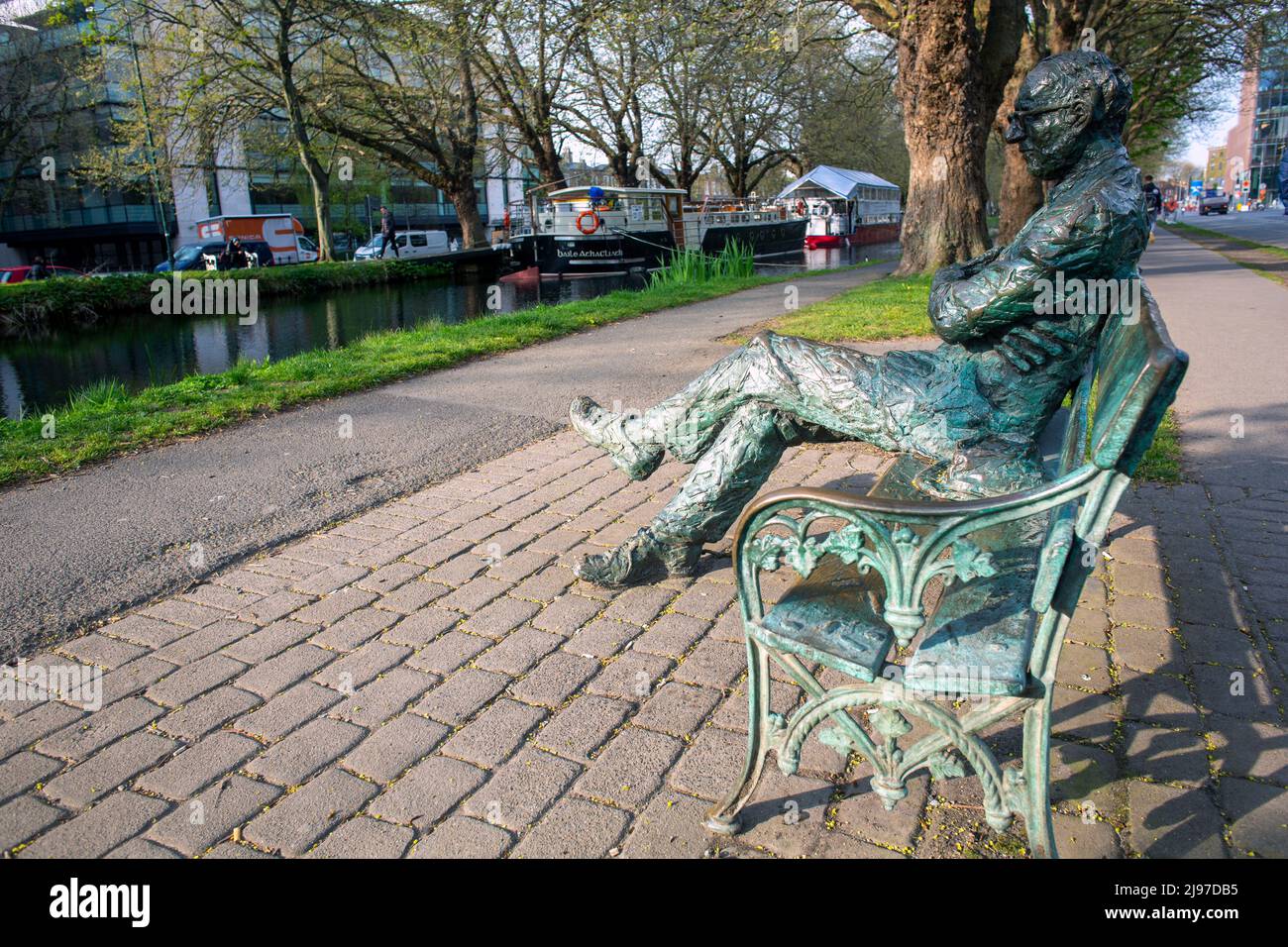 Patrick kavanagh sculpture hi-res stock photography and images - Alamy