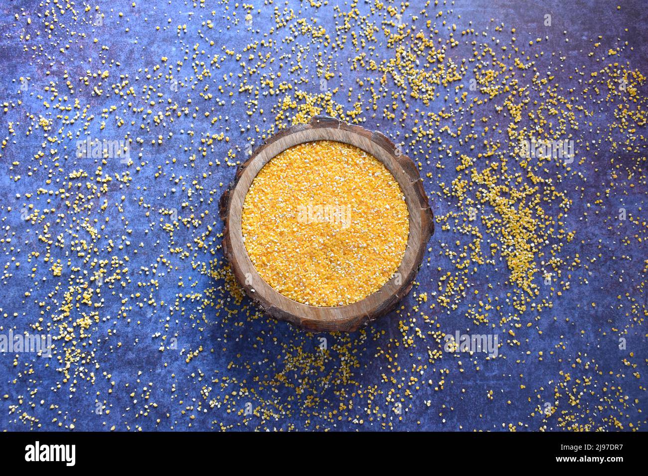 Raw broken dried Corn kernels Stock Photo - Alamy