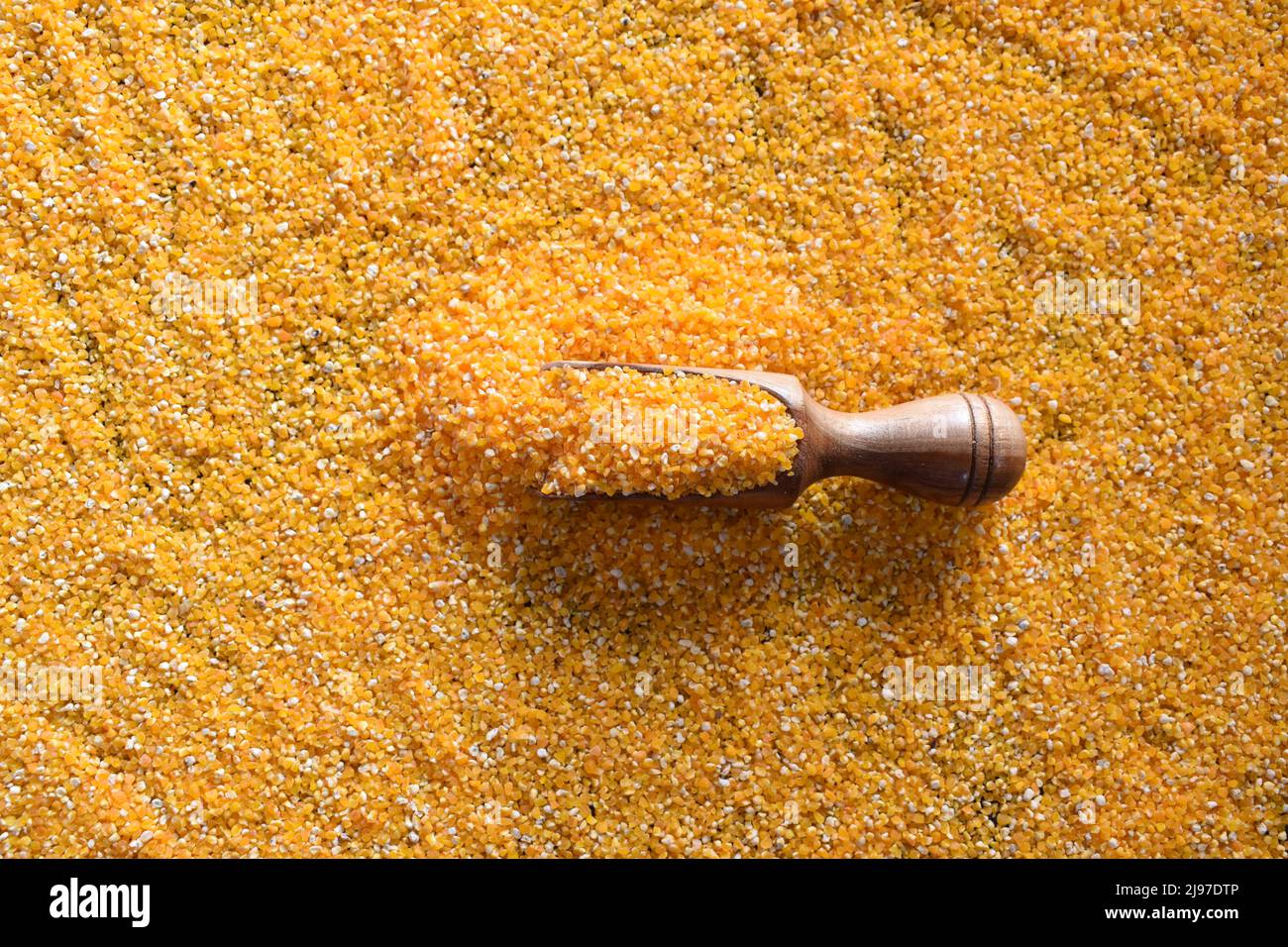 Raw broken dried Corn kernels Stock Photo - Alamy