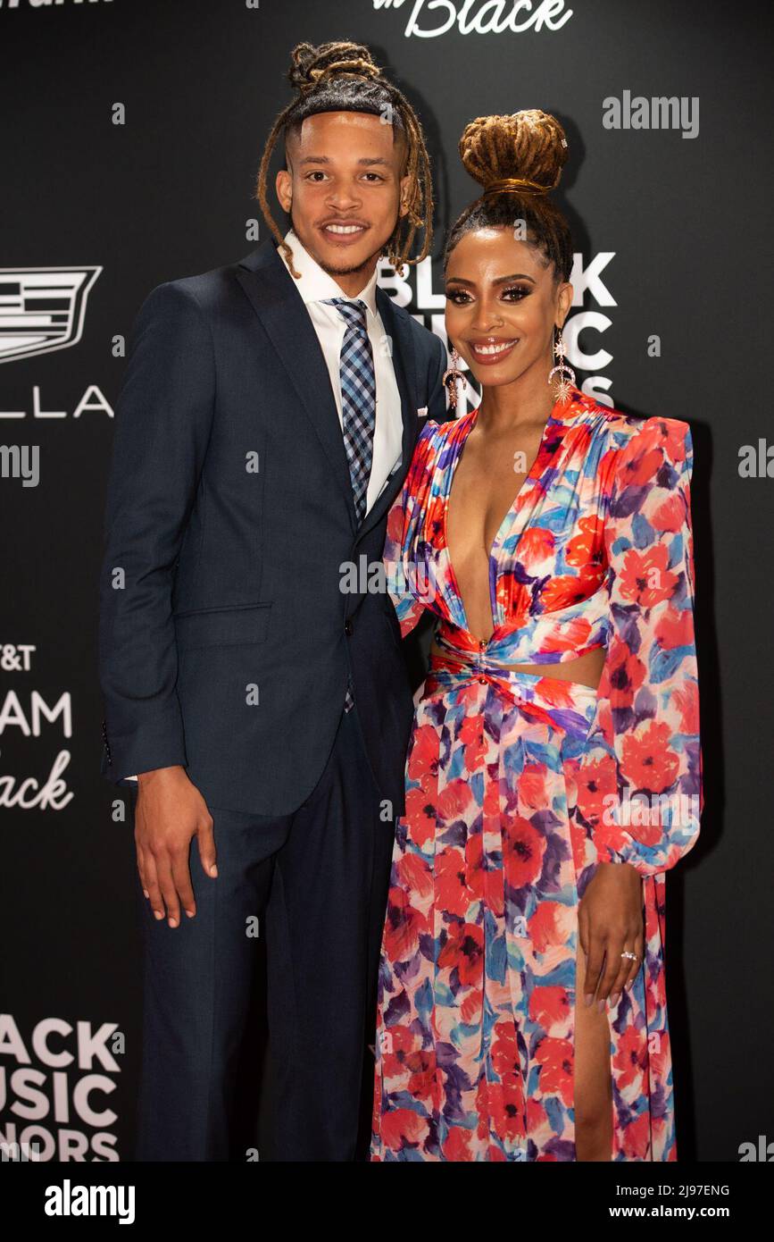 Singer / Songwriter Jade Novah & Guest arrive on the Red Carpet of the ...