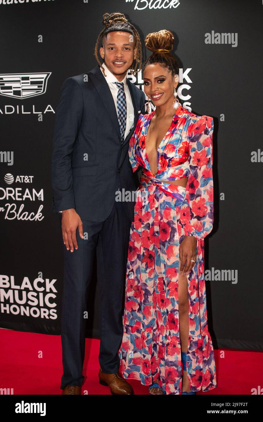 Singer / Songwriter Jade Novah & Guest arrive on the Red Carpet of the ...