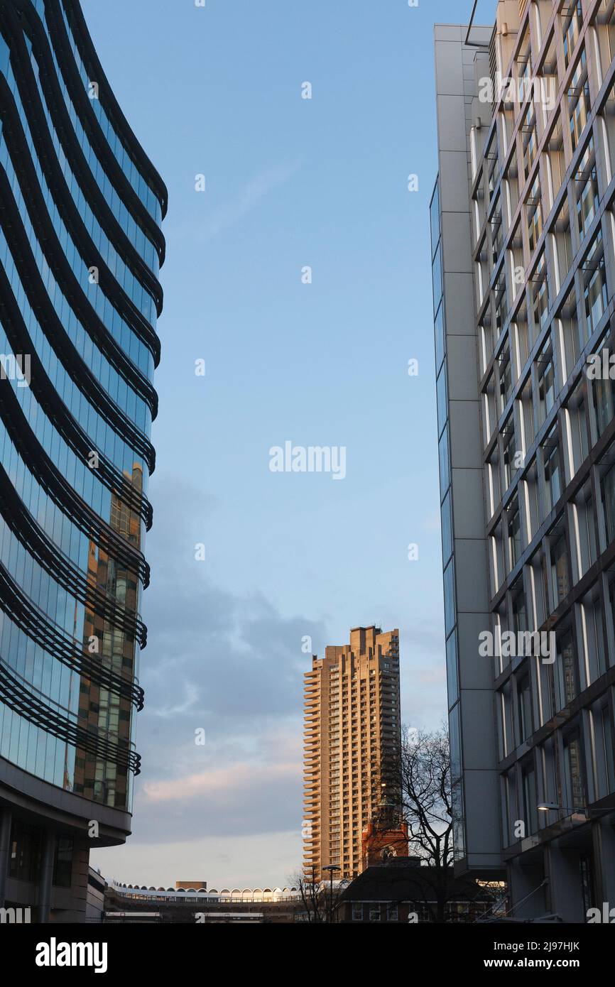 Residential high rise apartment blocks hi-res stock photography and ...