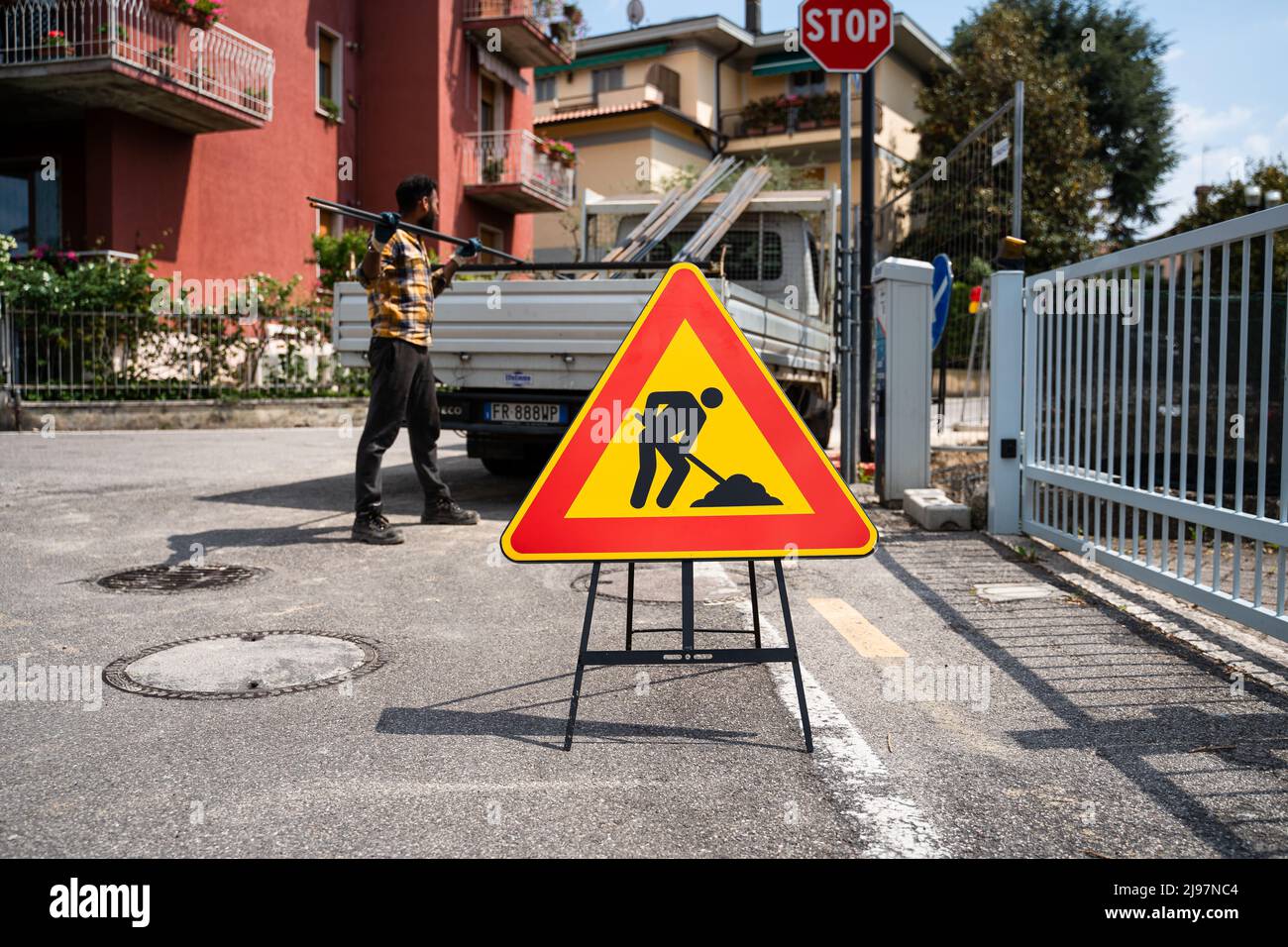 Italian construction site sign hi-res stock photography and images - Alamy