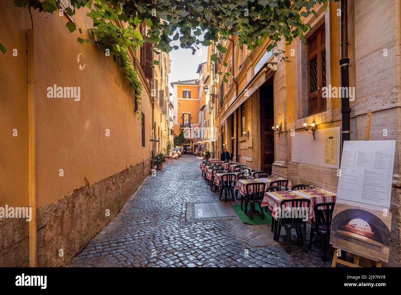 Small italian cafe hi-res stock photography and images - Alamy