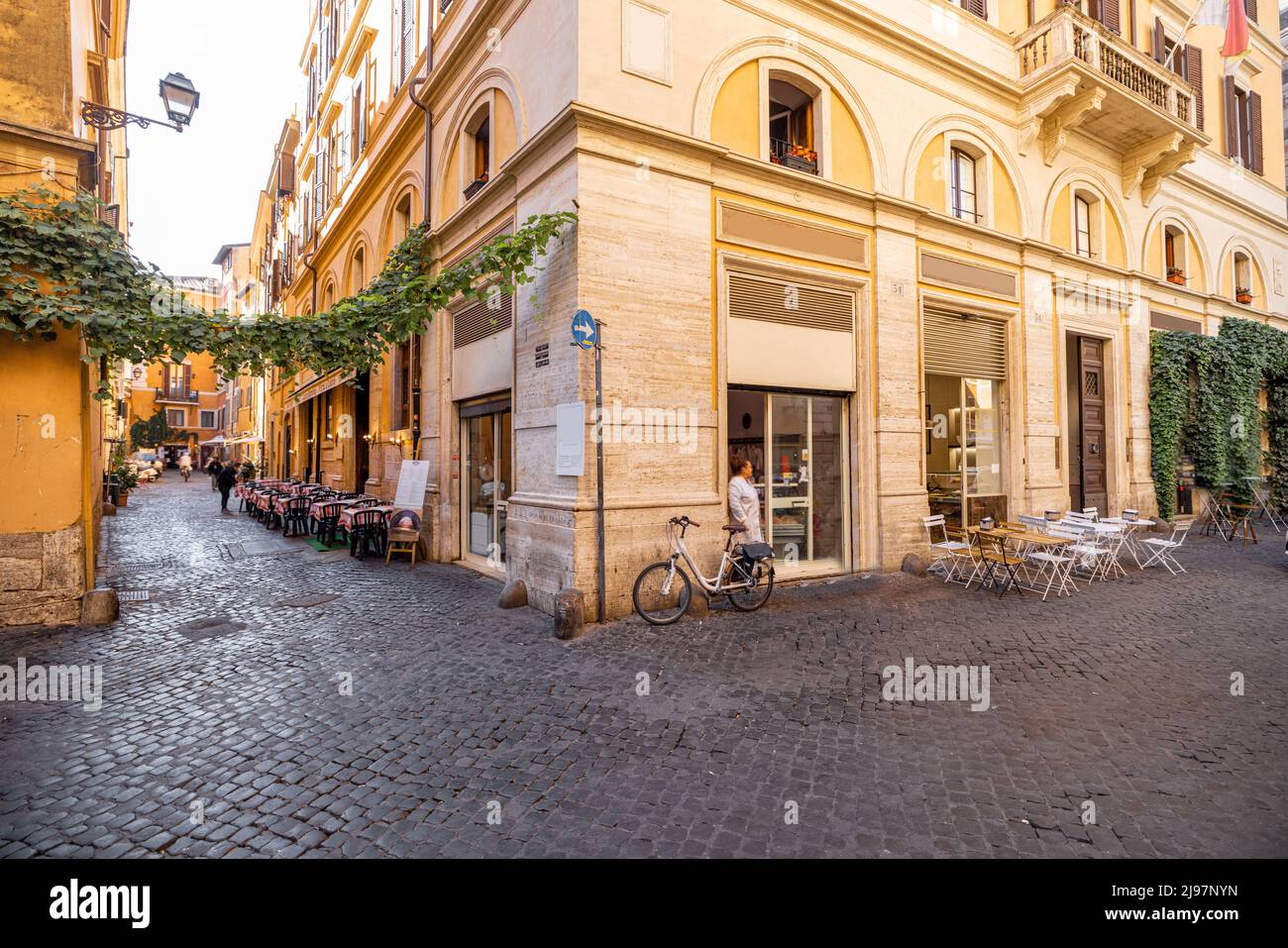 Italian sidewalk hi-res stock photography and images - Alamy